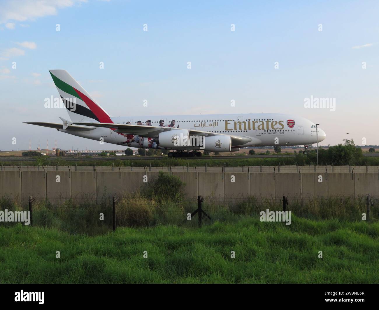 Emirates Airbus A380 Arsenal Livery Stock Photo - Alamy