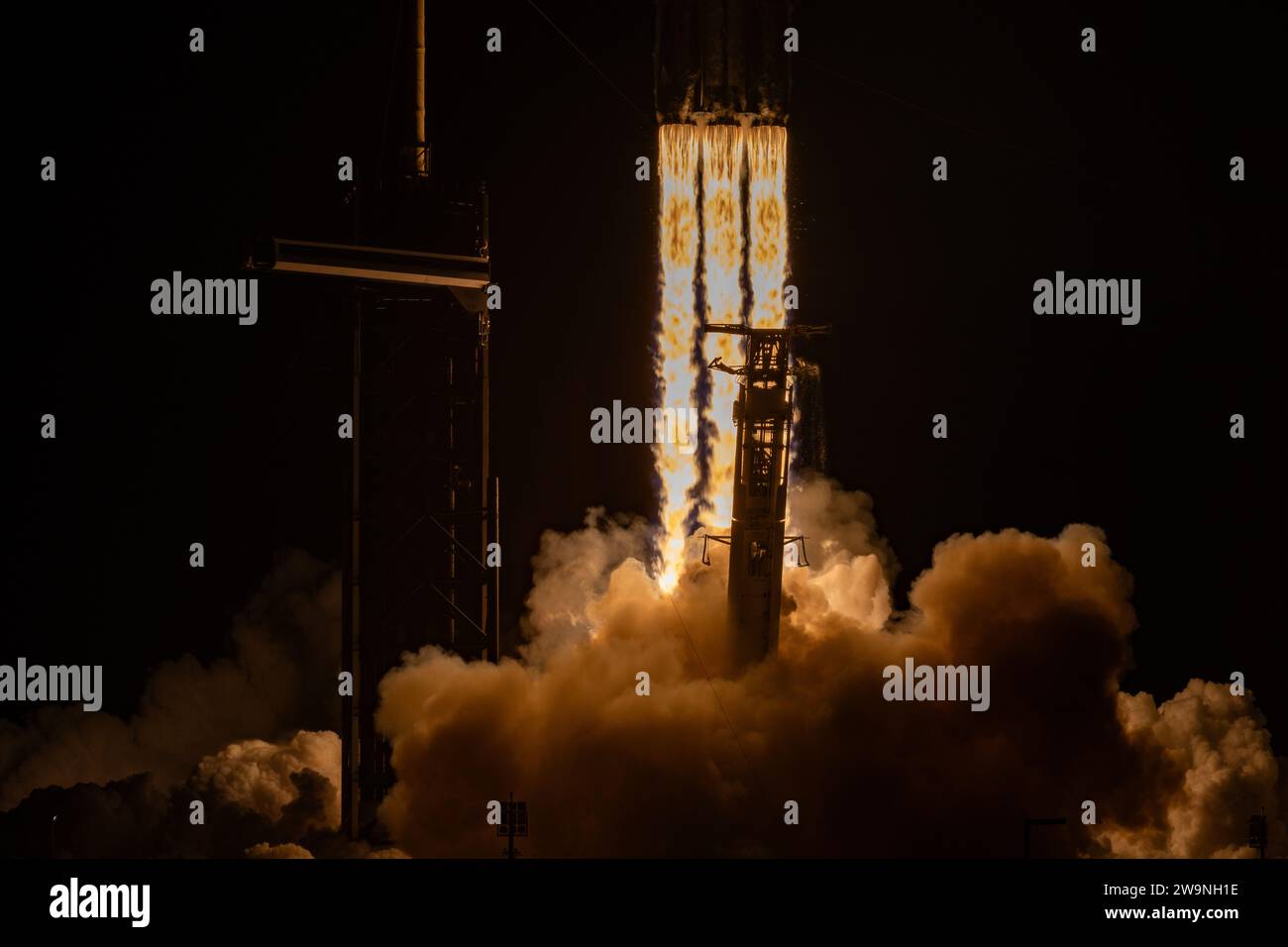 A triple core SpaceX Falcon Heavy with 5.1 million pournds of thrust ...
