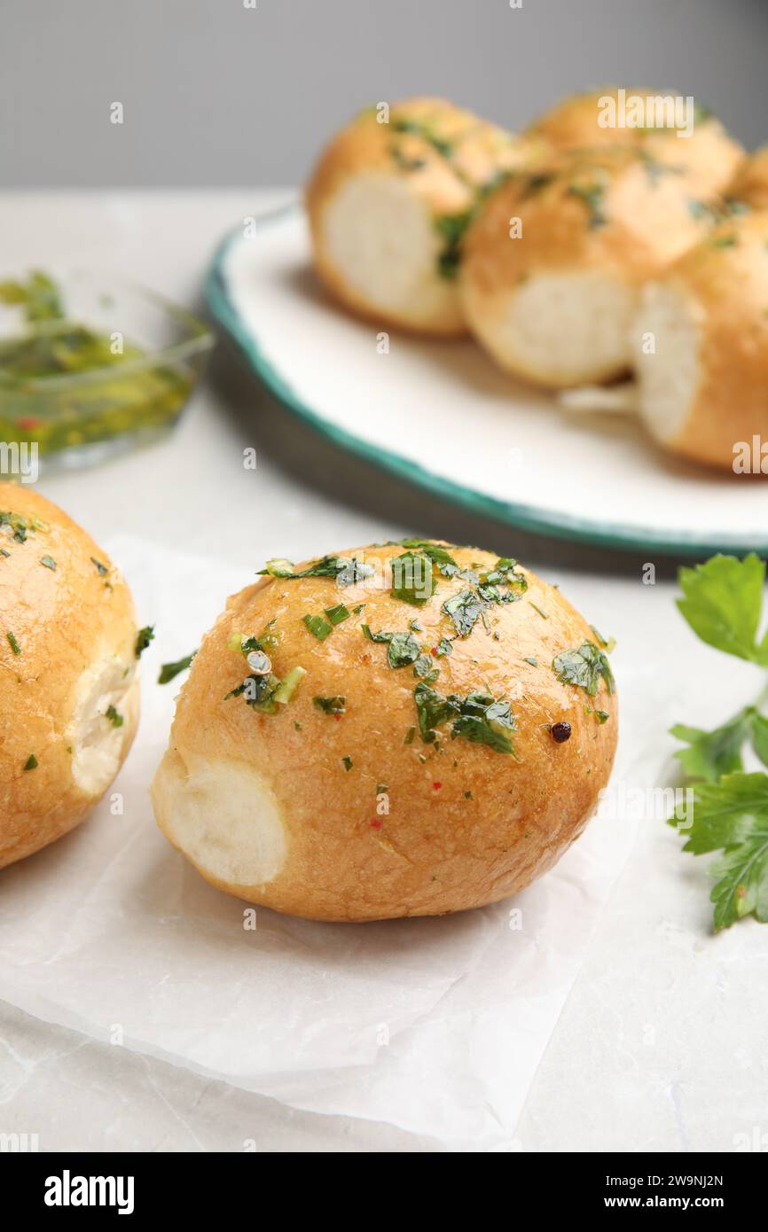 Traditional Ukrainian bread (Pampushky) with garlic on light table ...