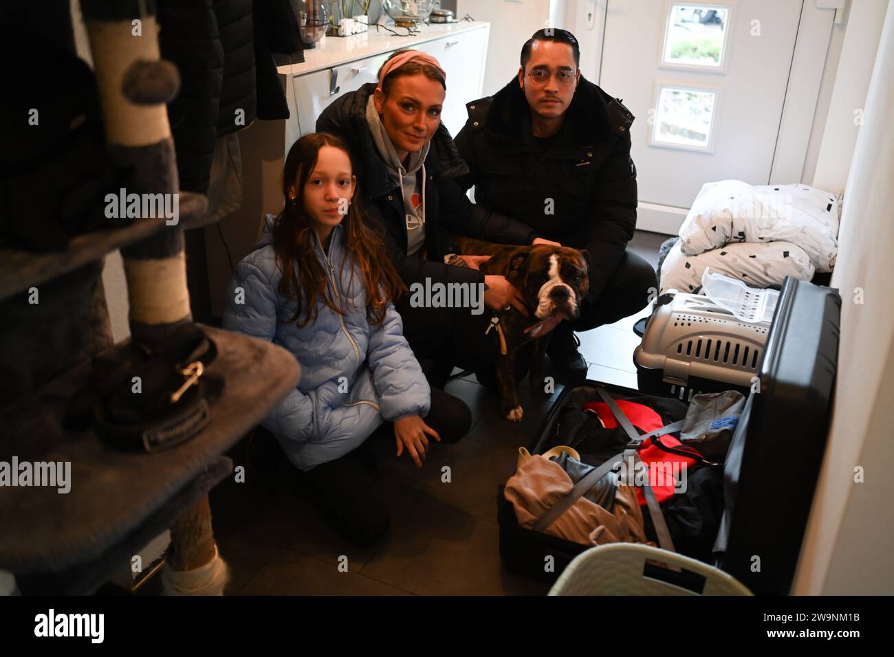 Meppen, Germany. 29th Dec, 2023. The Kuipers family, Matea (l-r ...