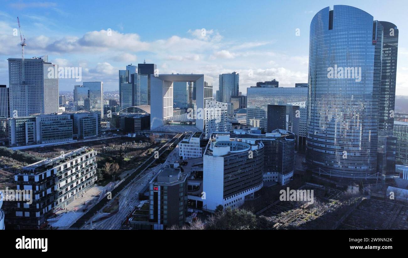 Drone footage paris hi-res stock photography and images - Alamy