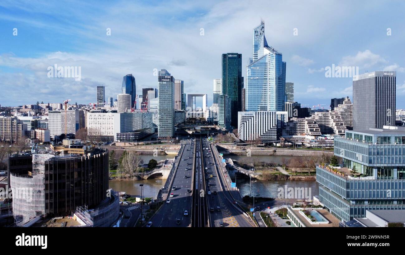 Drone footage paris hi-res stock photography and images - Alamy