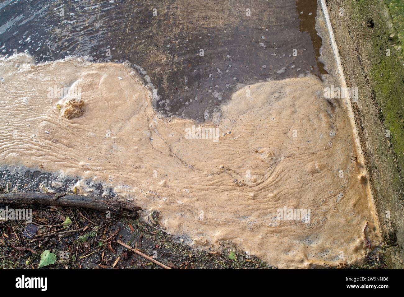 Water discharge into rivers uk hi-res stock photography and images - Alamy