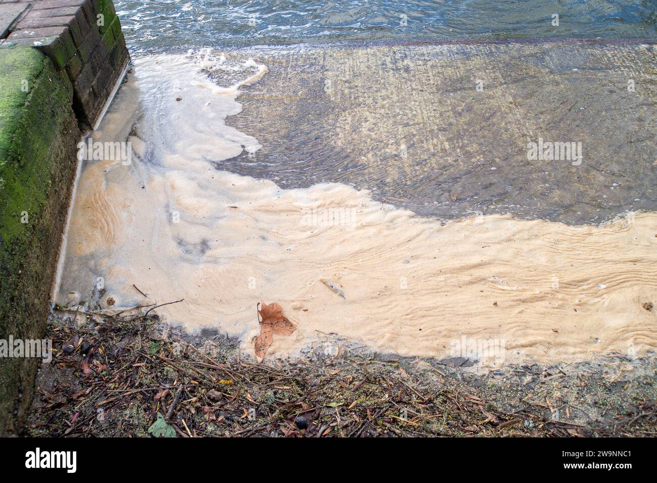 Water discharge into rivers uk hi-res stock photography and images - Alamy