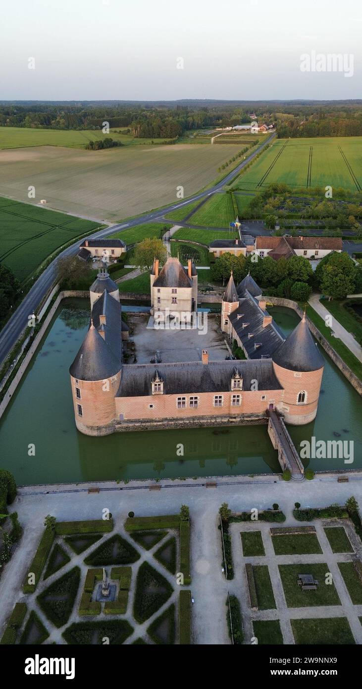 Chateau de chamerolles france hi-res stock photography and images - Alamy