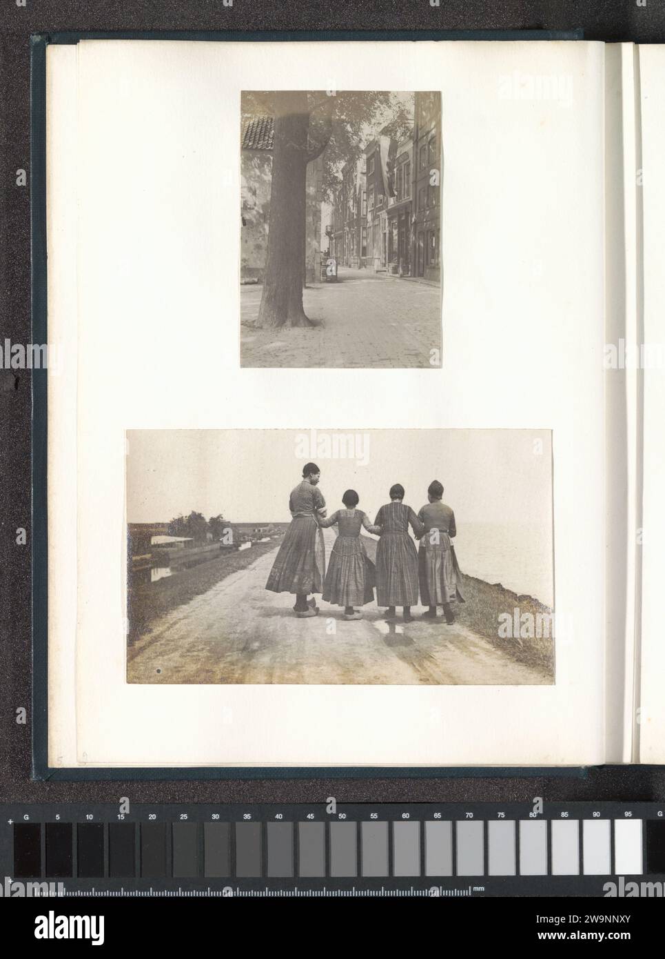 Volendam girls hi-res stock photography and images - Alamy