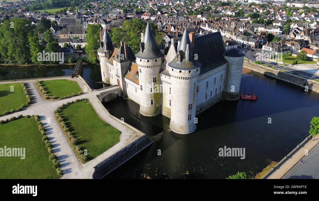 Chateau de sully loire hi-res stock photography and images - Alamy