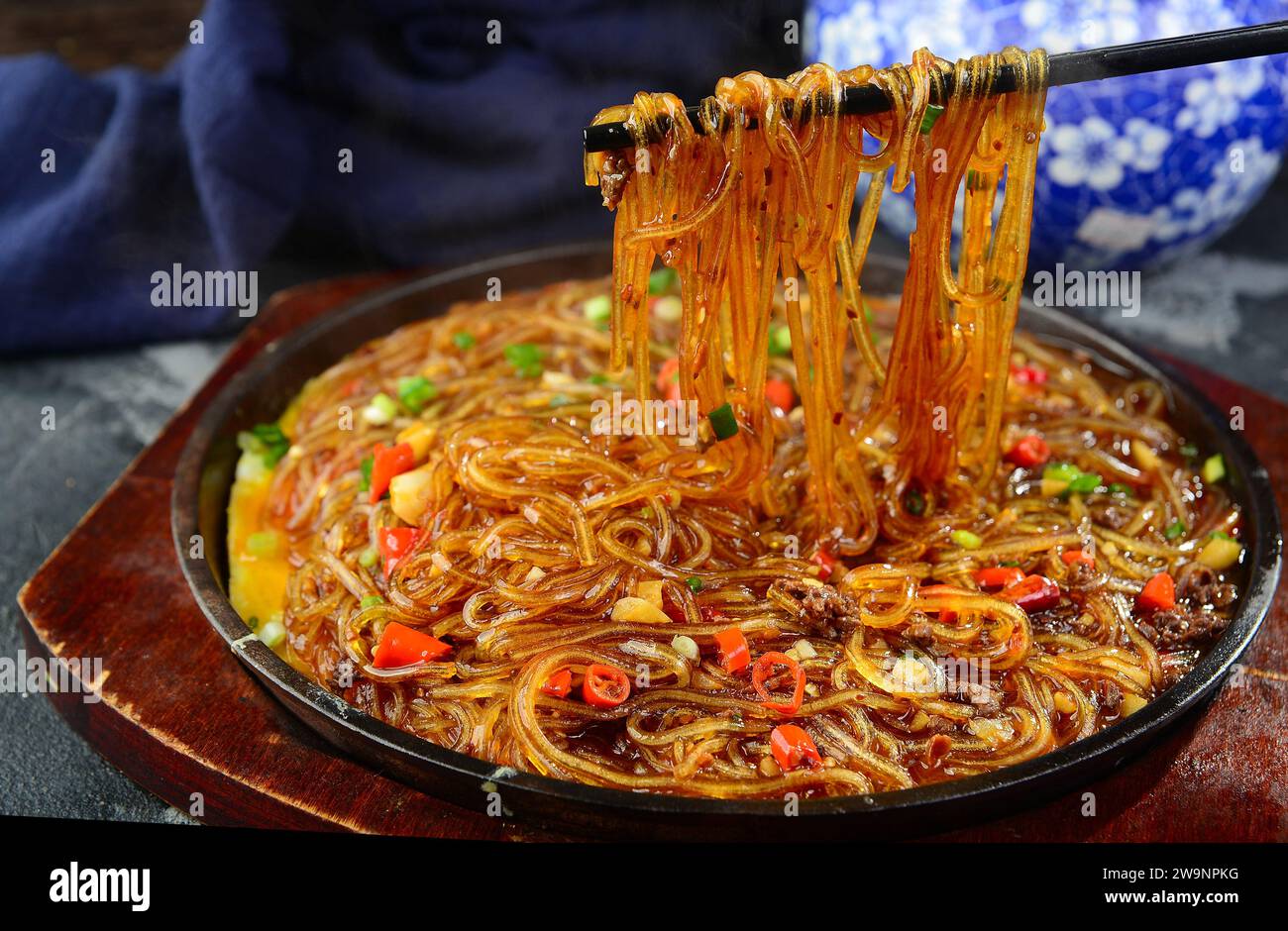 Sizzling Stir-fried Glass noodles with iron pot Stock Photo - Alamy
