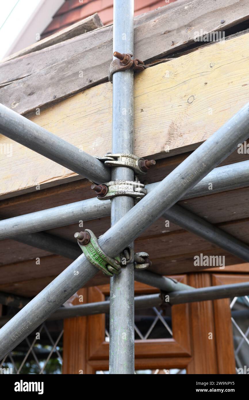 Close up poles of scaffolding Stock Photo - Alamy
