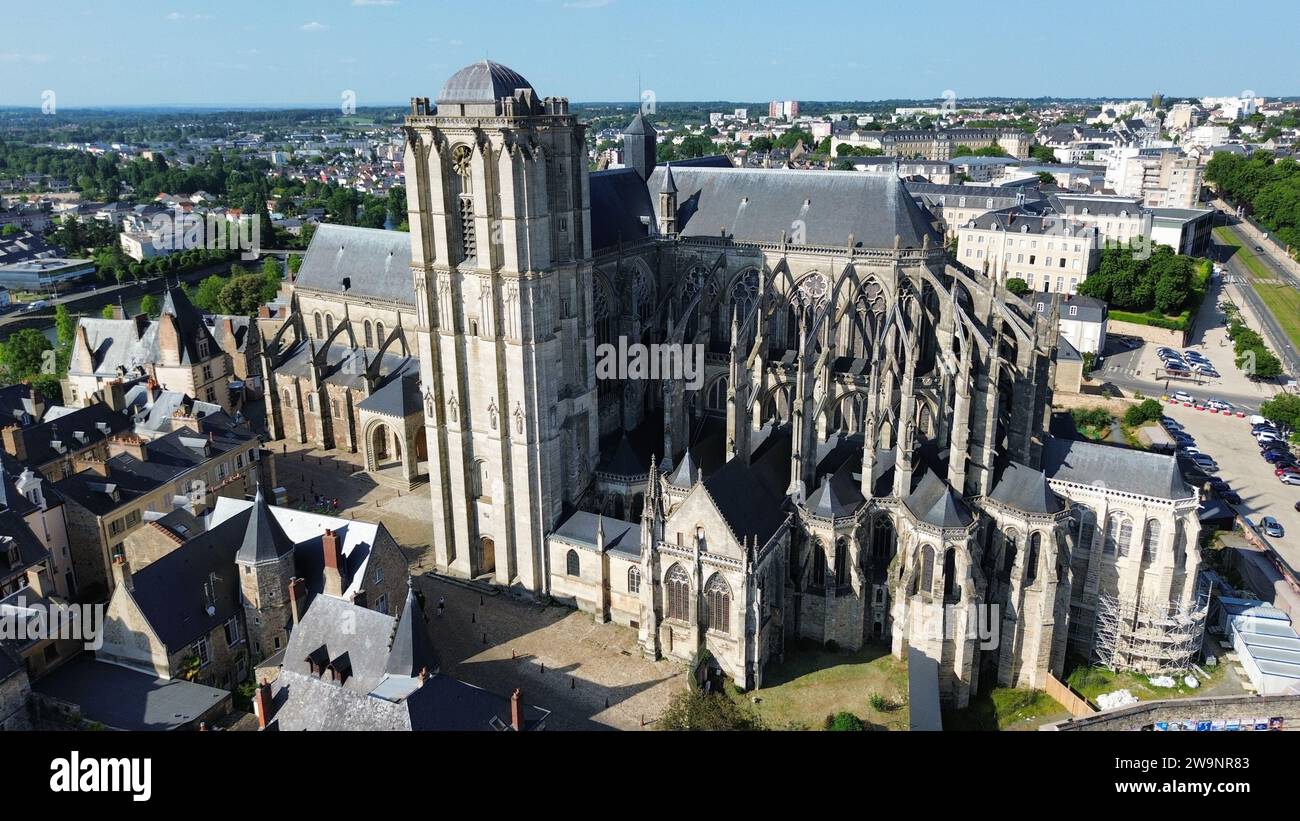 Cathedrale saint julien le mans hi-res stock photography and images - Alamy