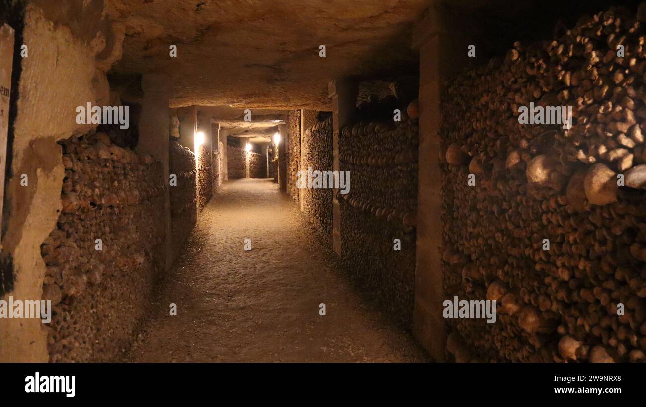 Catacombes de paris hi-res stock photography and images - Alamy