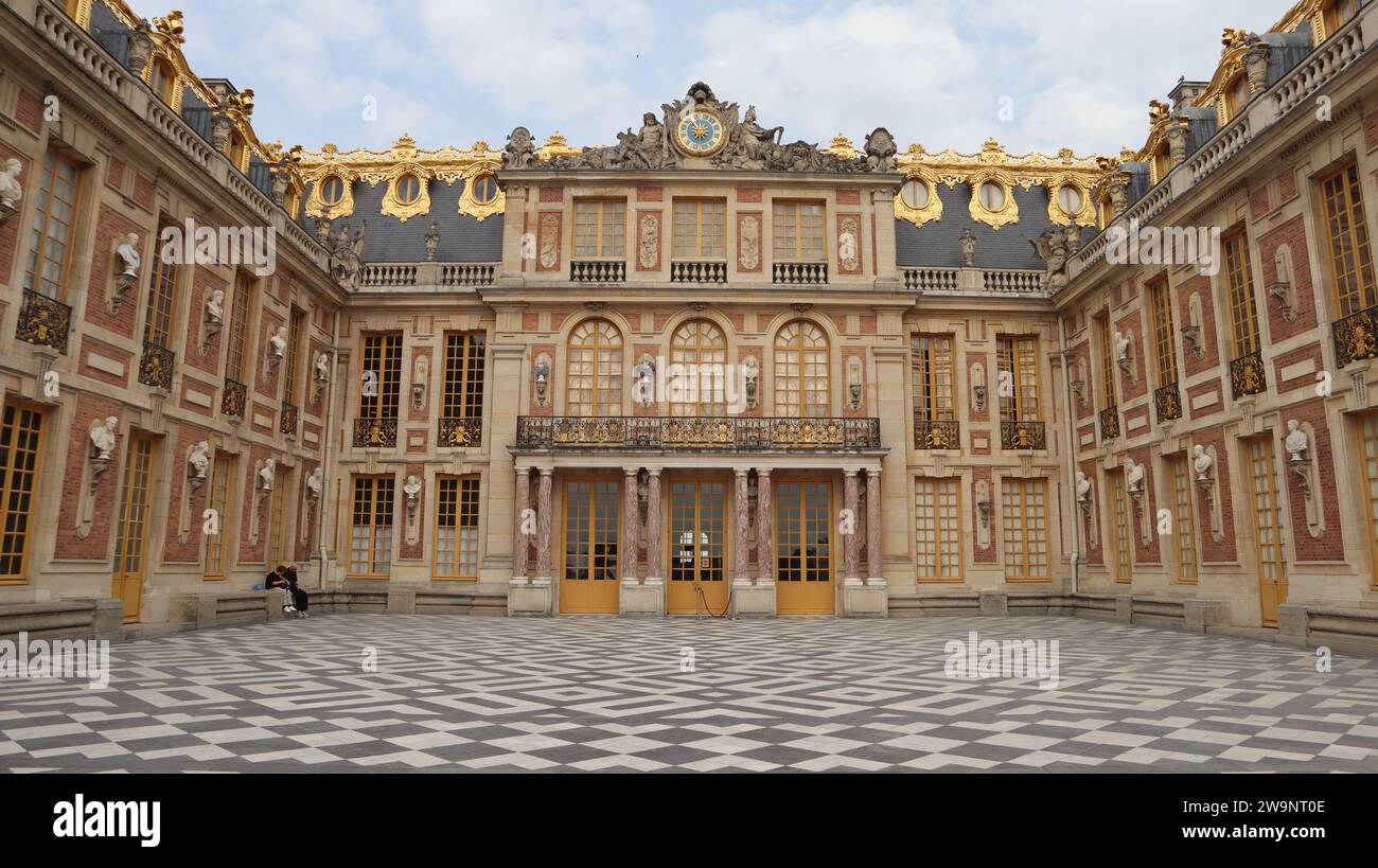 France versailles palace panorama hi-res stock photography and images ...