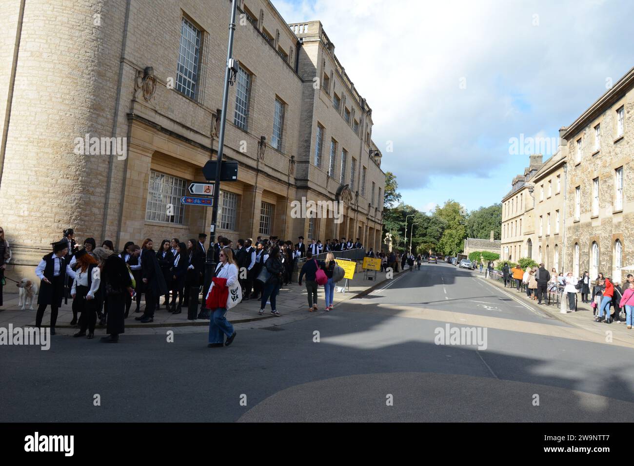 Oxford students student boys girls gowns gown black walk walking around ...