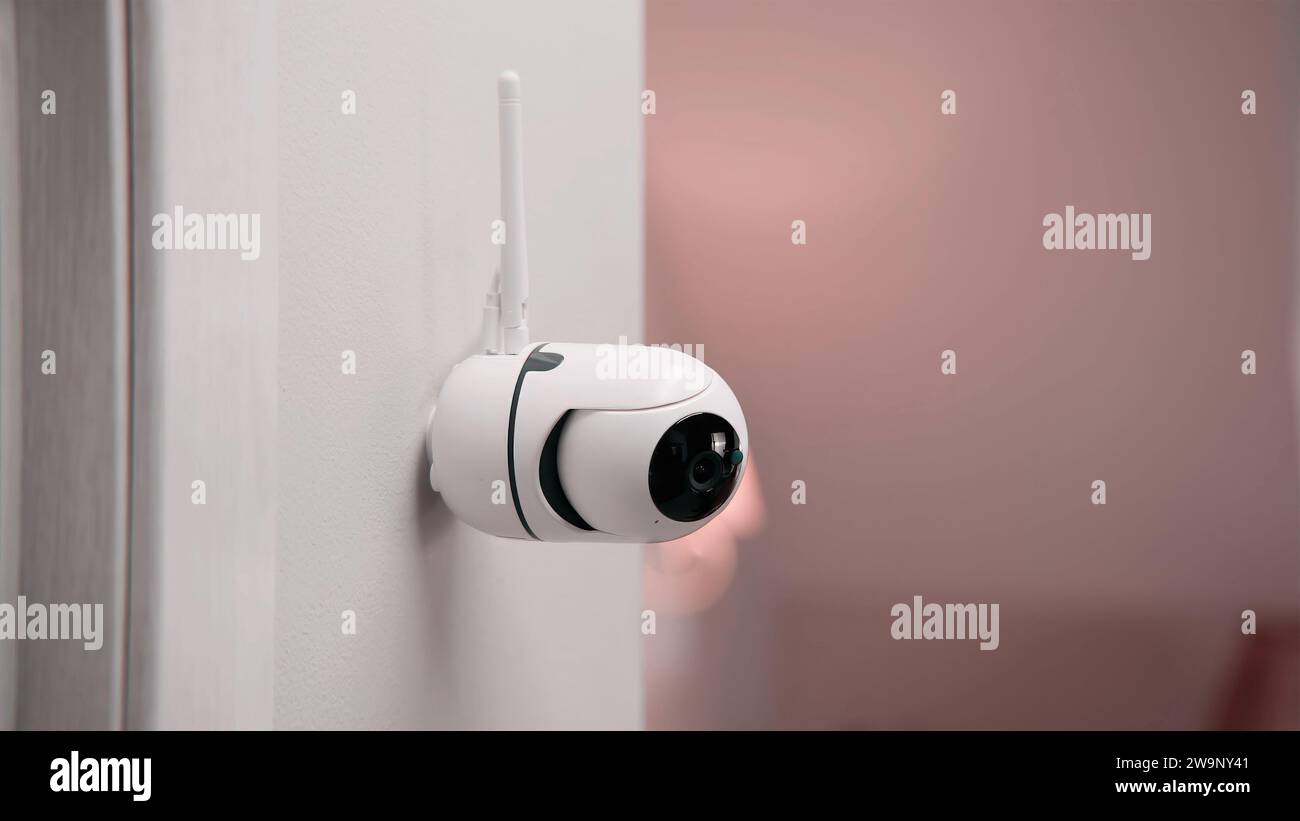 Cctv cameras on house hi-res stock photography and images - Alamy