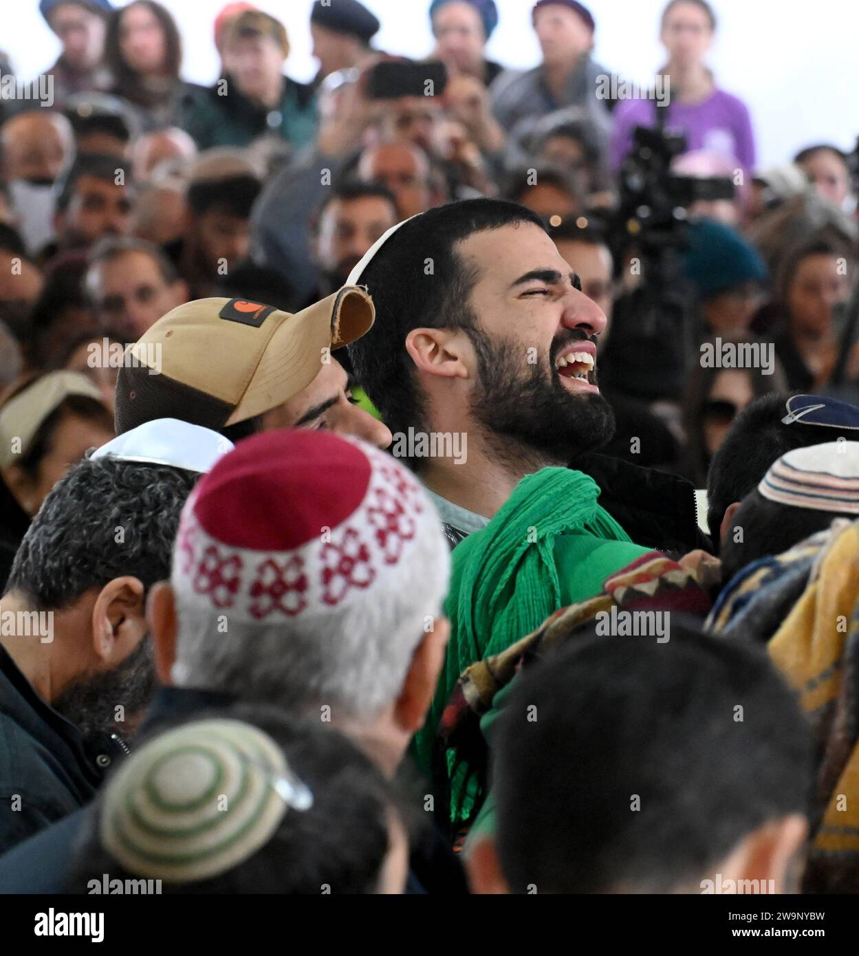Jerusalem, Israel. 29th Dec, 2023. Family and friends mourn at the ...