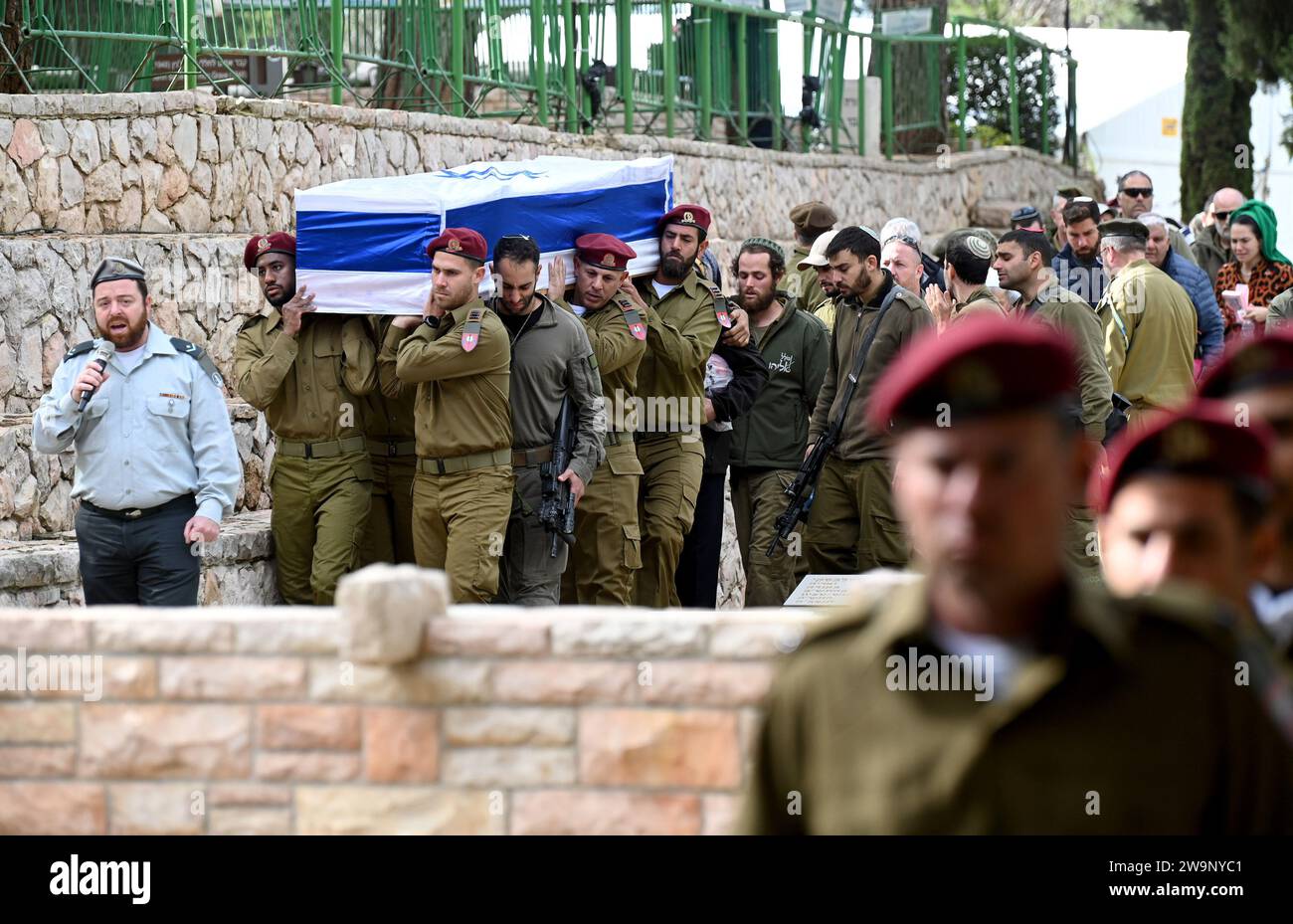 Jerusalem, Israel. 29th Dec, 2023. Israeli soldiers carry the flag ...
