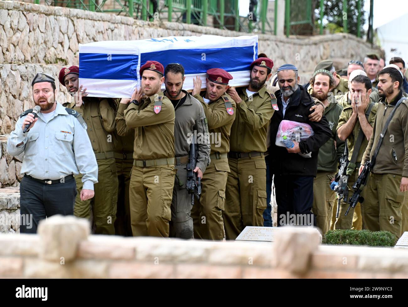 Jerusalem, Israel. 29th Dec, 2023. Israeli soldiers carry the flag ...