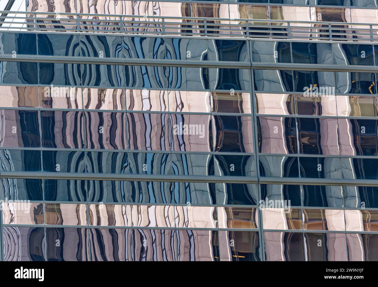 Highly reflective multi-hued glass envelops 625 Madison Avenue ... Highly reflective multi-hued glass envelops 625 Madison Avenue ...
