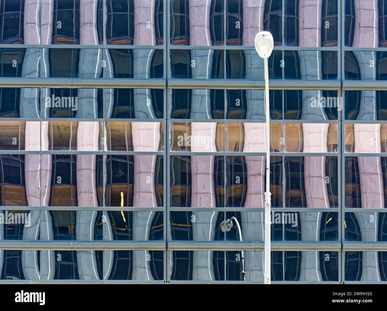 Highly reflective multi-hued glass envelops 625 Madison Avenue ... Highly reflective multi-hued glass envelops 625 Madison Avenue ...