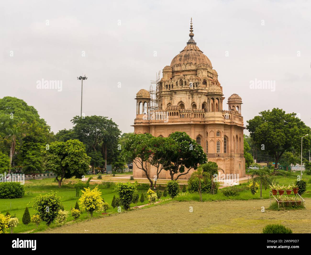 Mushir Zadi tomb, VW3M+MR6, Kaiserbagh, Lucknow, Uttar Pradesh 226001 ...
