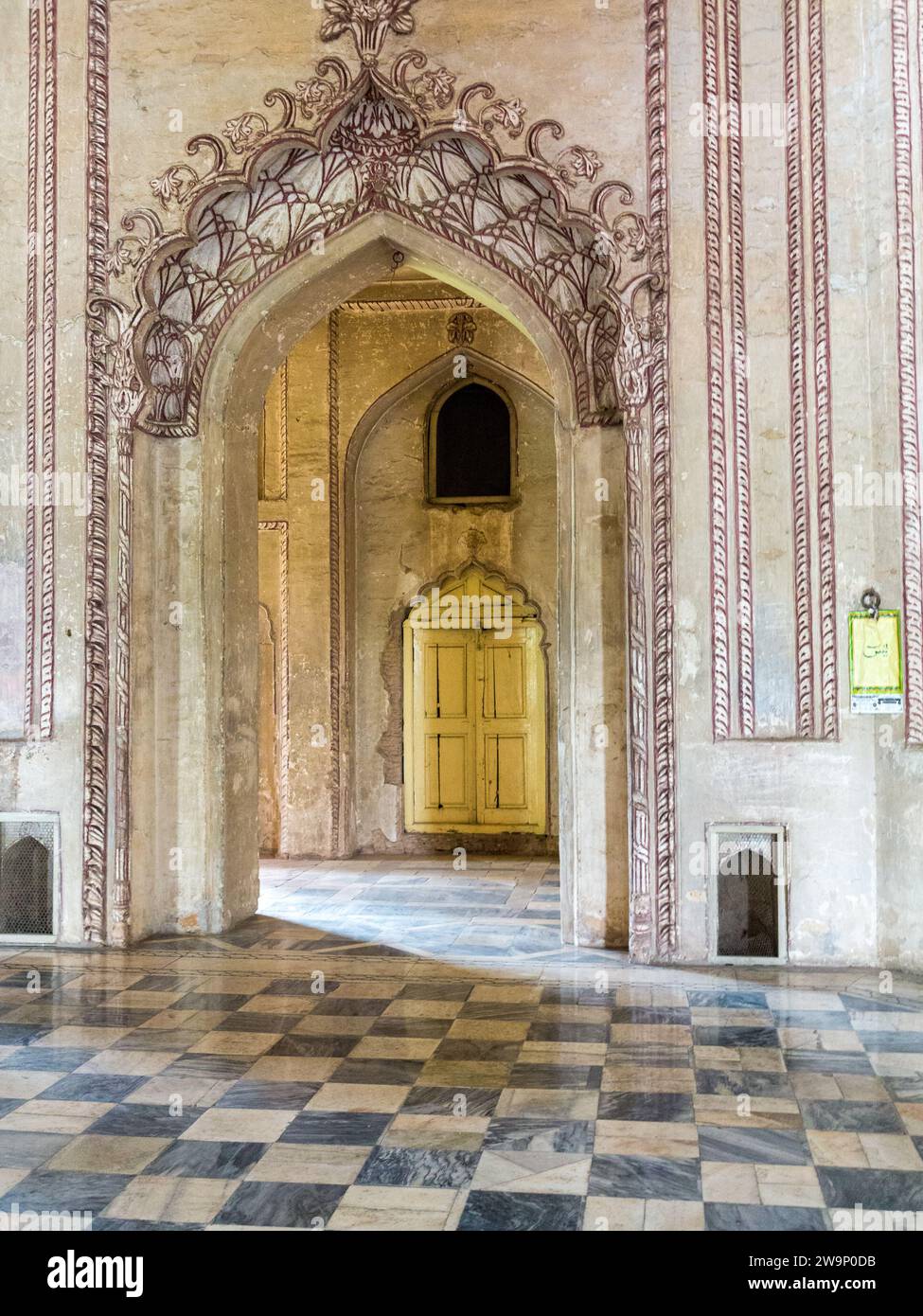 Arch at Sadat Ali Khan Tomb, Qaisar Bagh, Lucknow, Uttar Pradesh 226001 ...