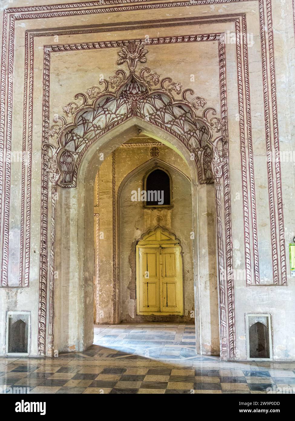 Arch at Sadat Ali Khan Tomb, Qaisar Bagh, Lucknow, Uttar Pradesh 226001 ...