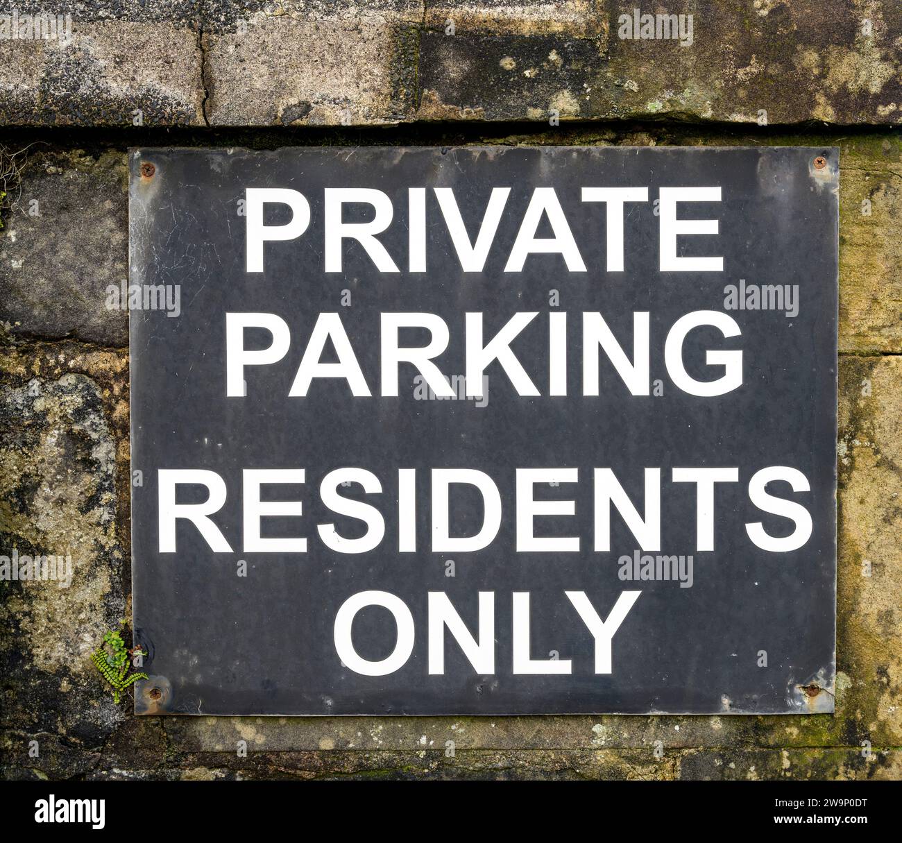 Private residents only sign hi-res stock photography and images - Alamy