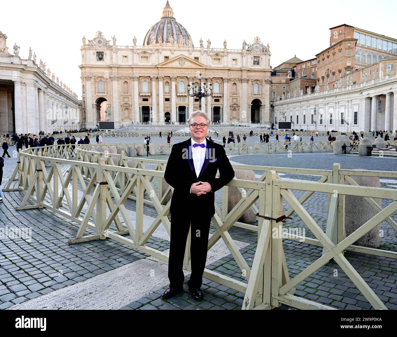 Tenor Heiko Reissig bei der Ankunft der musikalischen Begleitung des ...