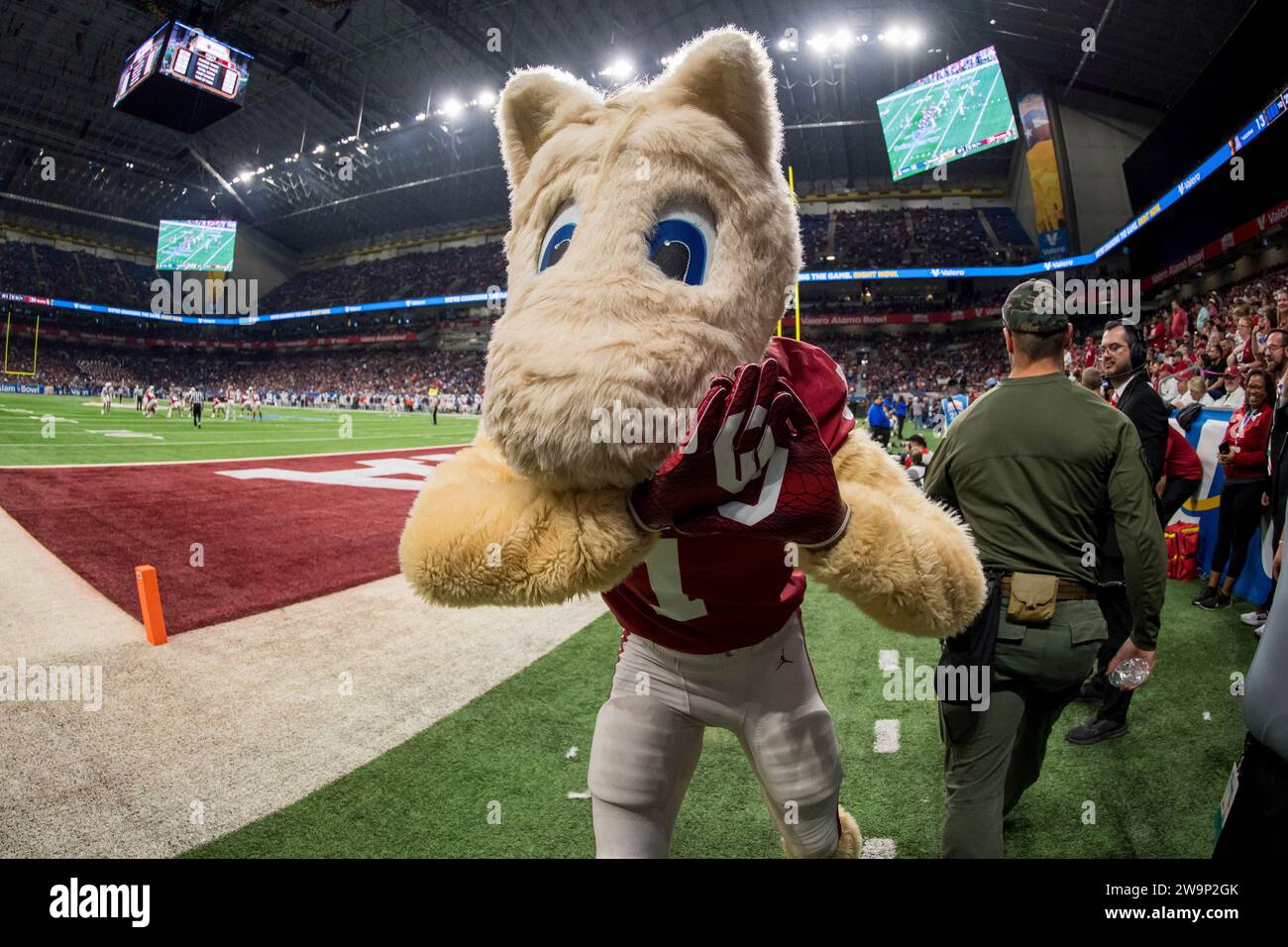 December 28, 2023: Oklahoma Sooners mascot Boomer shows off the OU logo ...