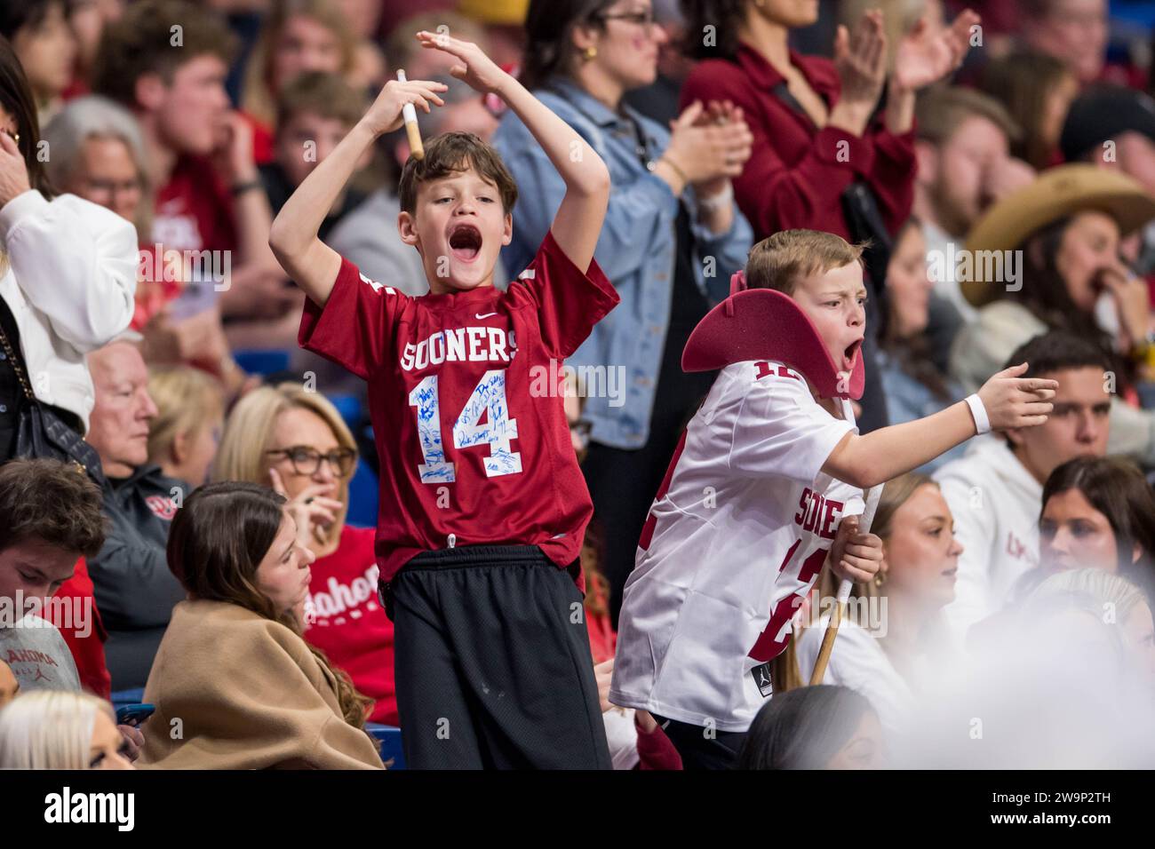 Oklahoma sooners fans hi-res stock photography and images - Alamy