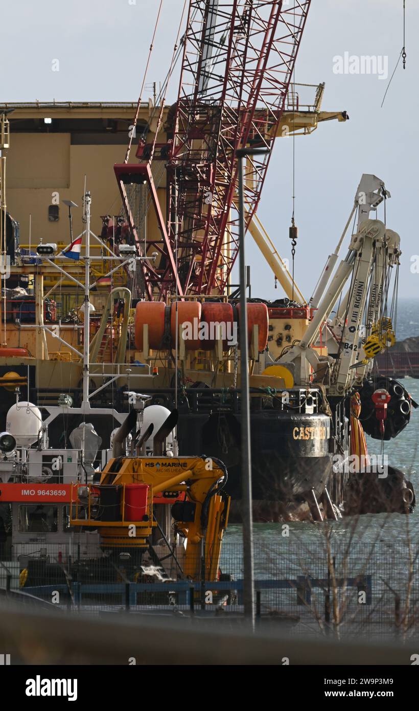 Mukran, Germany. 29th Dec, 2023. The pipelay vessel "Castoro 10" (r) is ...