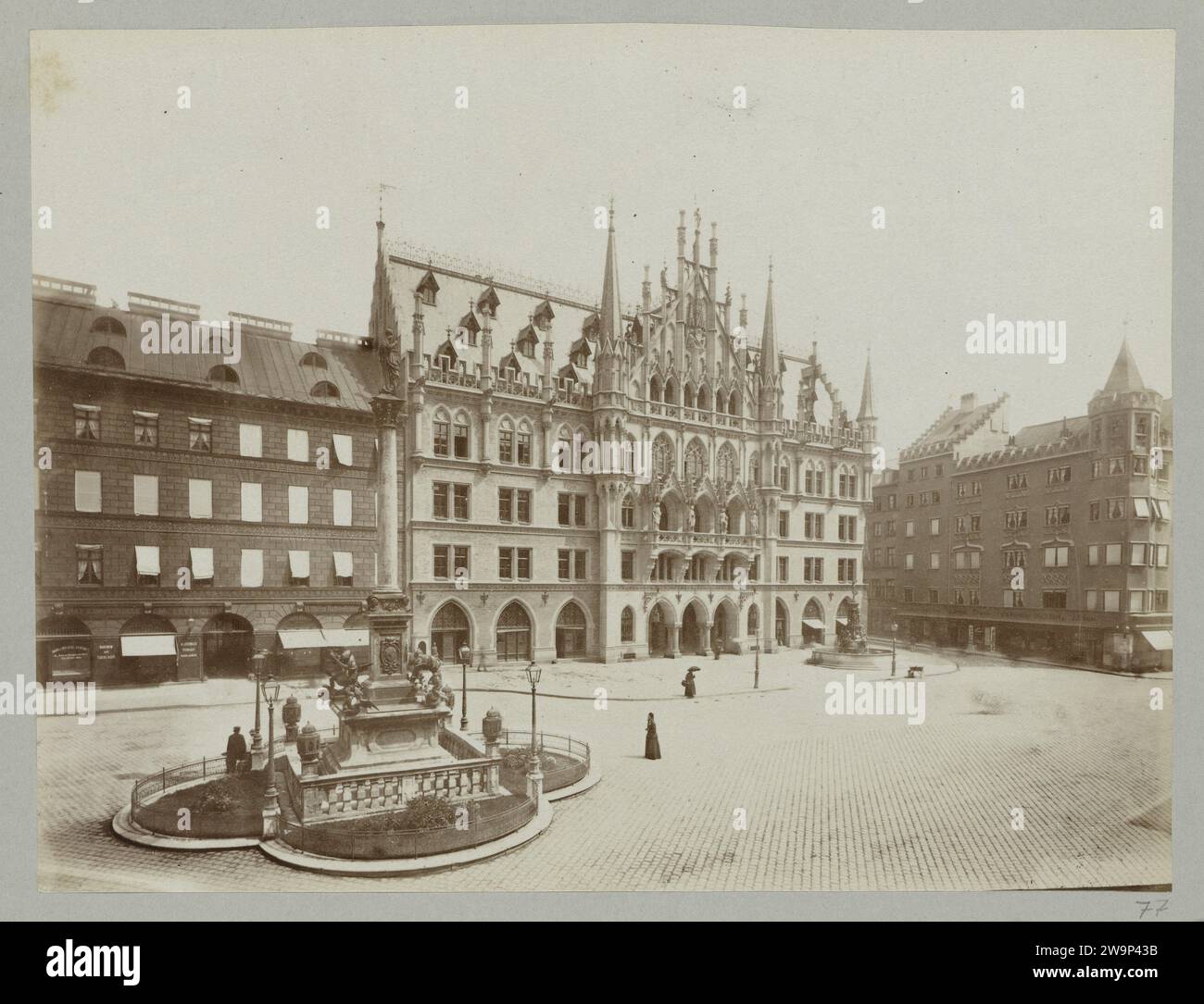 New town hall in Munchen Op Het Marienplatz, c. 1893 - c. 1903 photograph The new Gothische ...