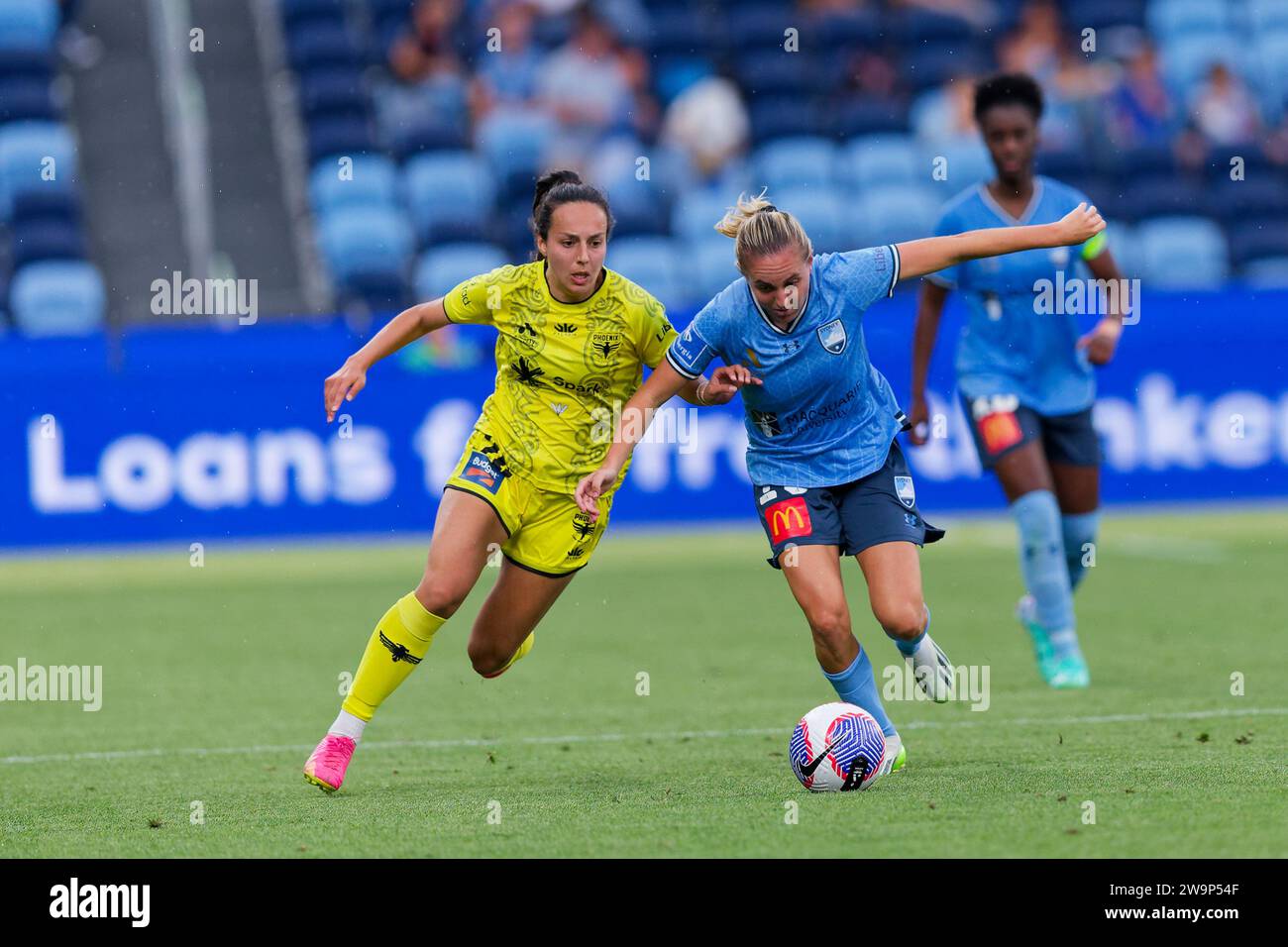 Sydney, Australia. 29th Dec, 2023. Emma Main of Wellington competes for ...