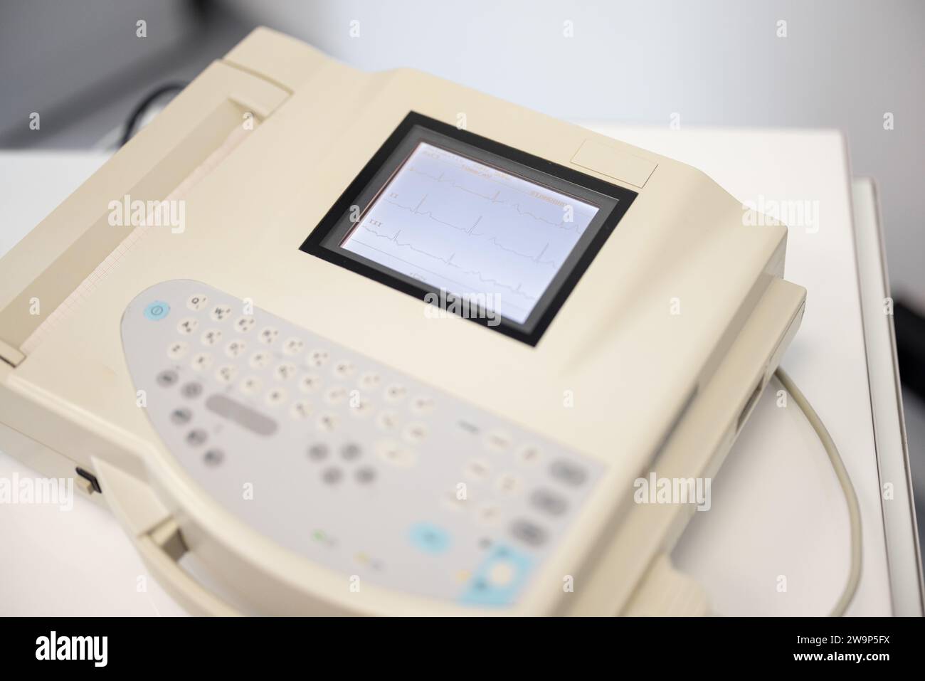 Electrocardiograph machine hi-res stock photography and images - Alamy
