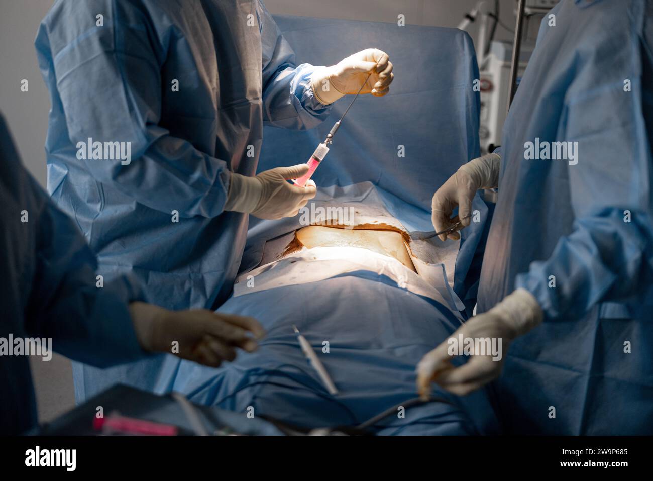 Surgeon makes an injection during an operation Stock Photo - Alamy