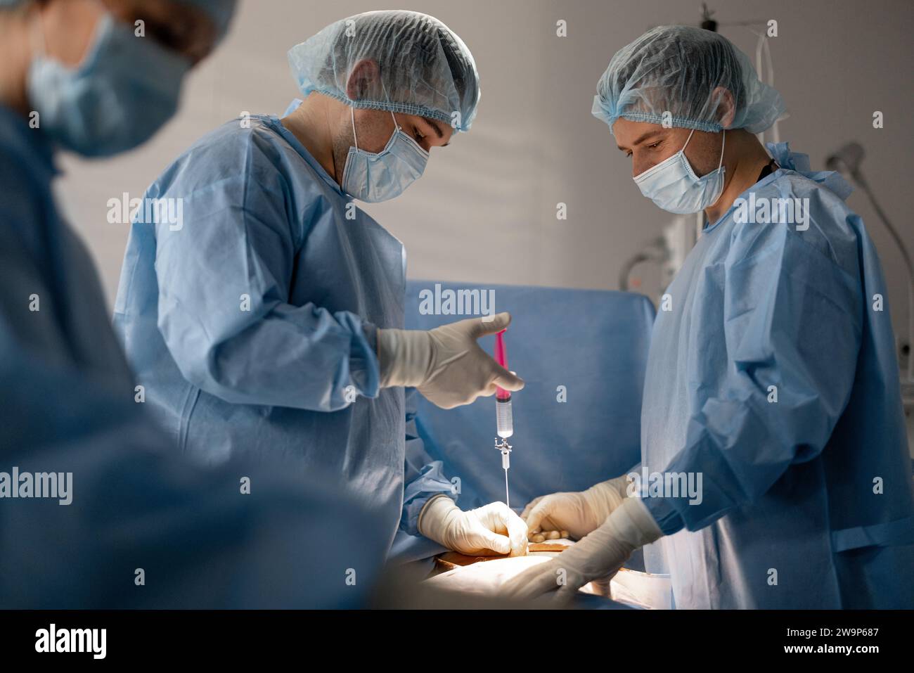 Surgeon makes an injection during an operation Stock Photo - Alamy