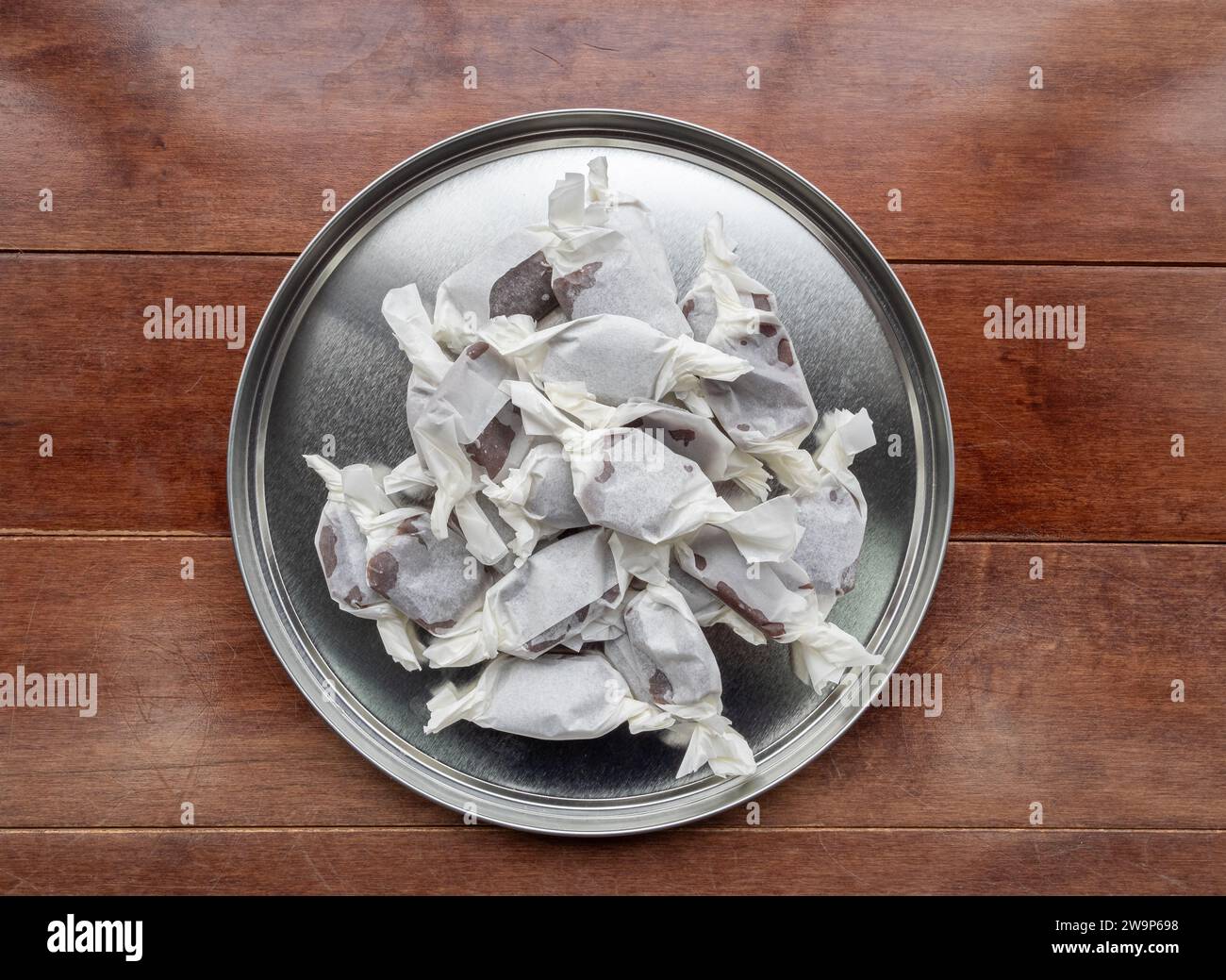 Mound of paper hi-res stock photography and images - Alamy