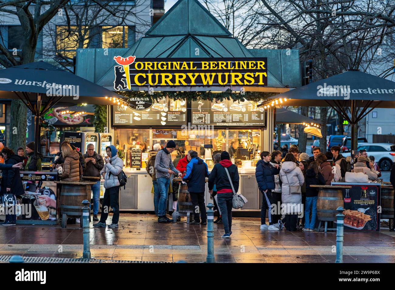 29.12.2023,Berlin,eine Currywurstbude am Wittenbergplatz *** 29 12 2023 ...