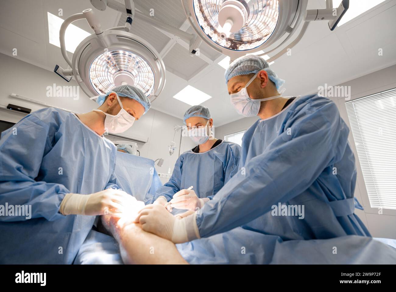 Doctor operation mask hi-res stock photography and images - Alamy