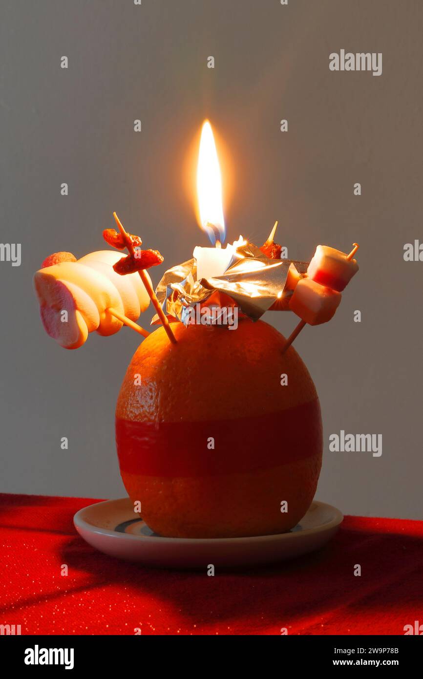 Christingle orange hi-res stock photography and images - Alamy