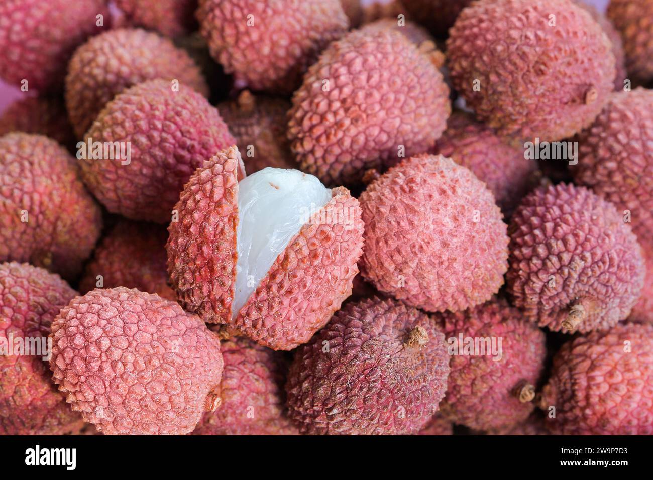 Cut open fresh lychee hi-res stock photography and images - Alamy