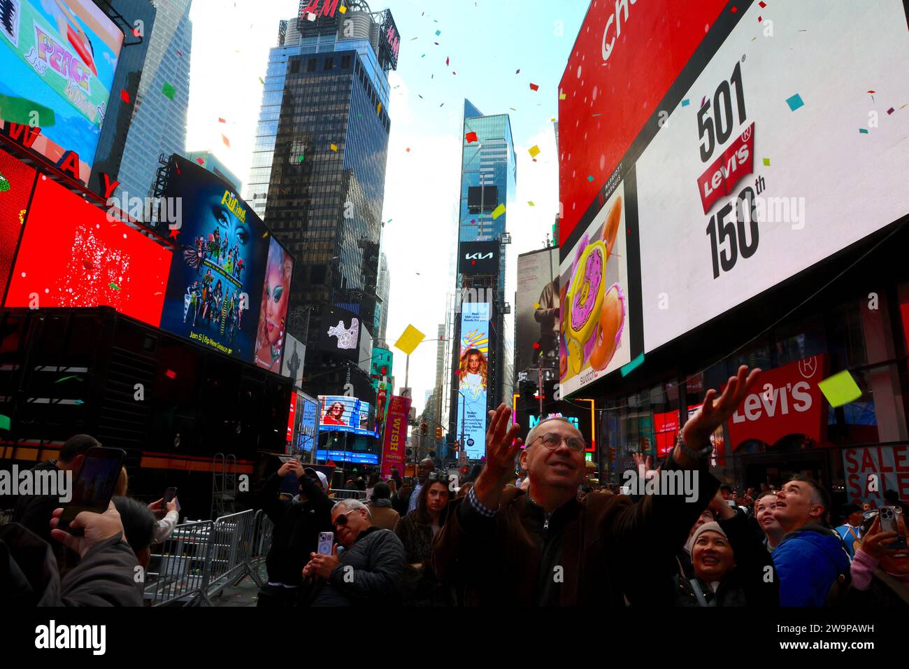 New York, United States. 29th Dec, 2023. Multicolored confetti testing ...