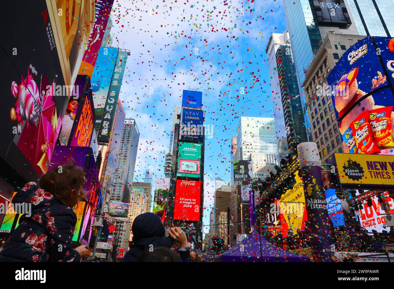 New York, United States. 29th Dec, 2023. Multicolored confetti testing ...