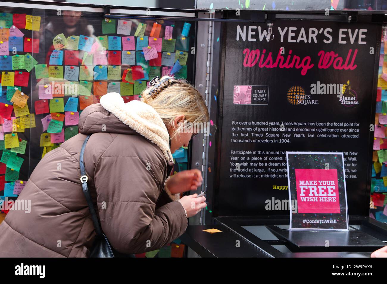 New York, United States. 29th Dec, 2023. Multicolored confetti testing ...
