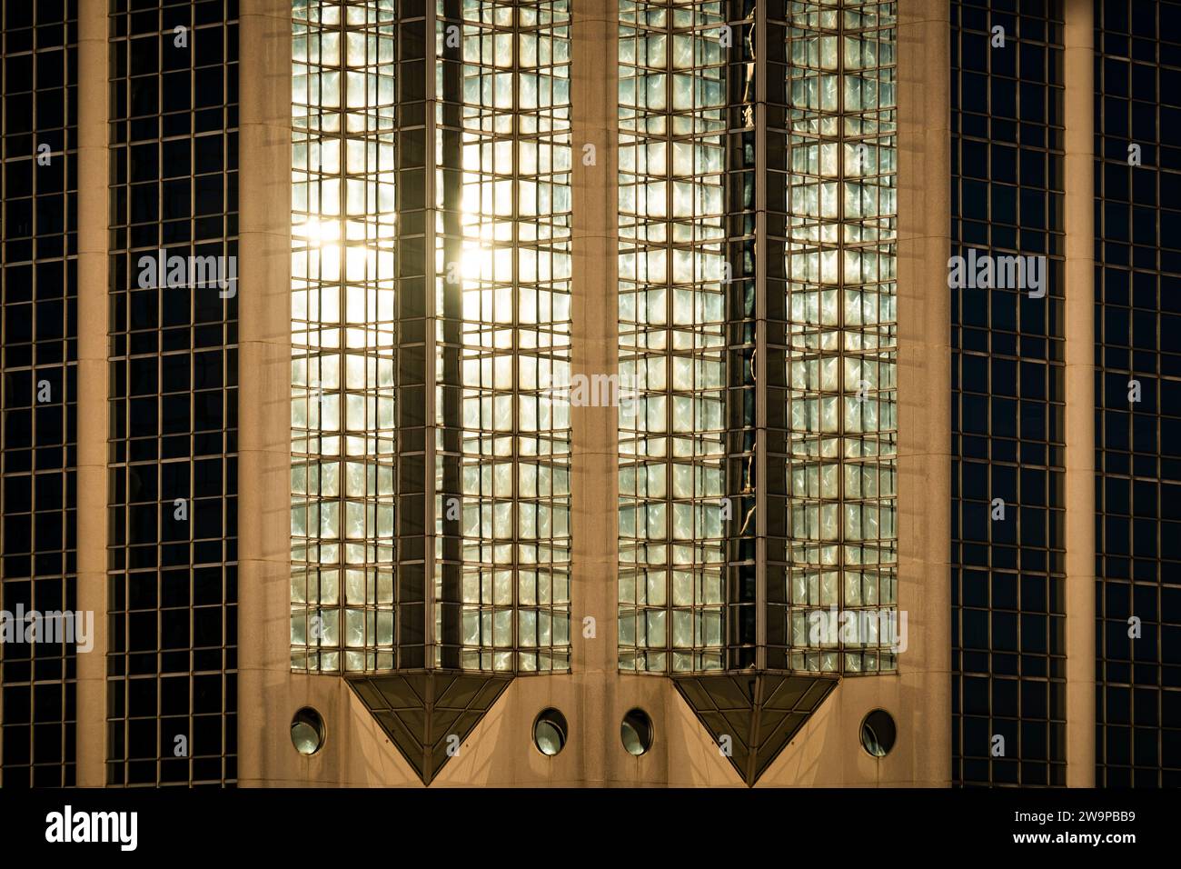Envelope and structure of the Purdy's Wharf Tower 2 on the waterfront ...