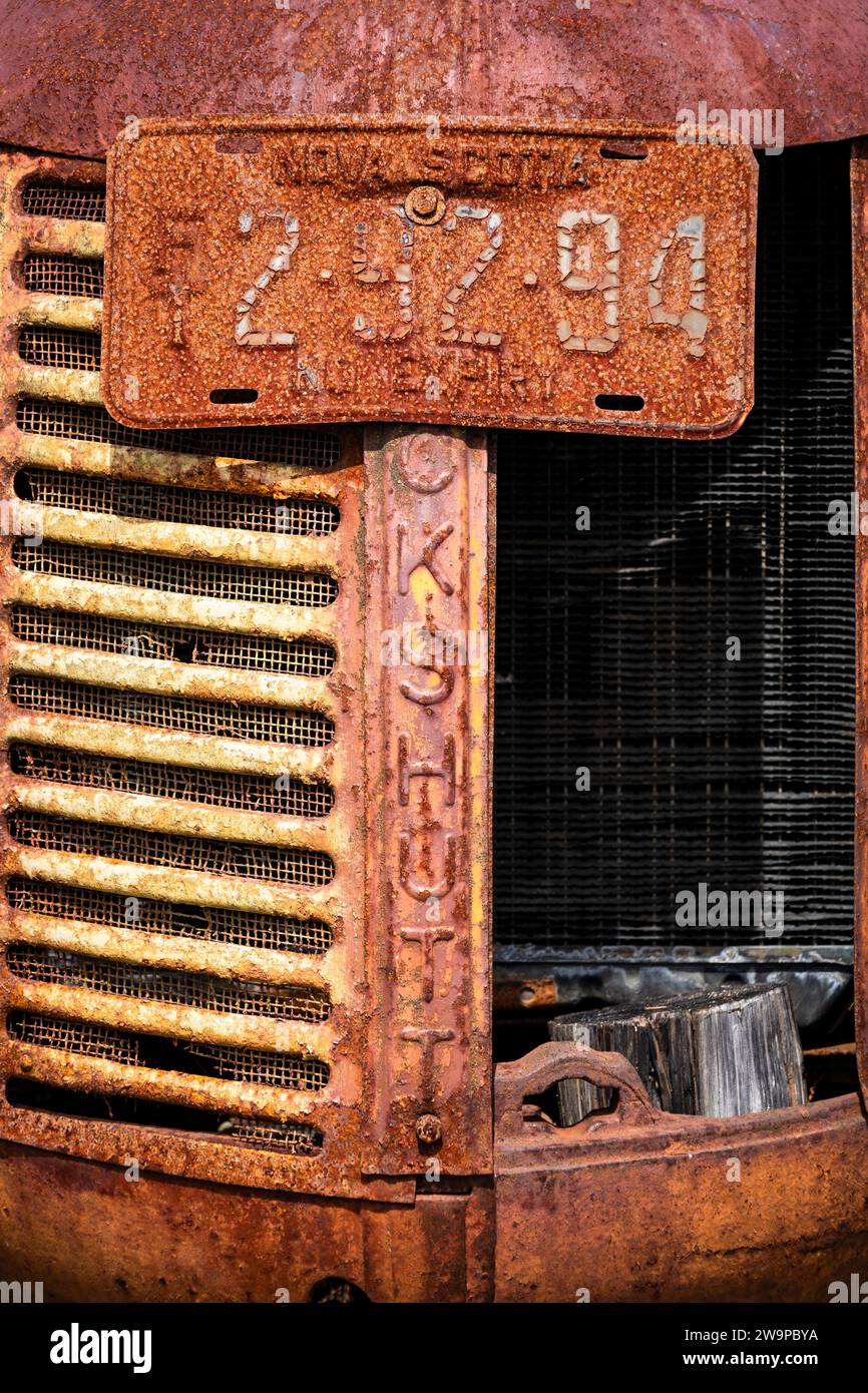 Tractor grill hi-res stock photography and images - Alamy