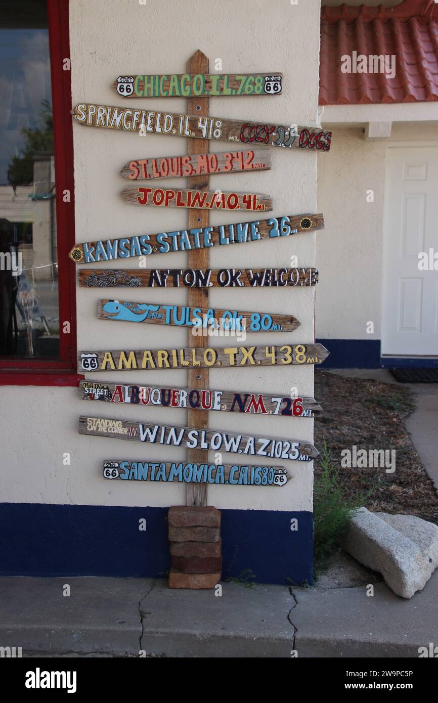 Route 66 Signpost in Missouri Stock Photo - Alamy