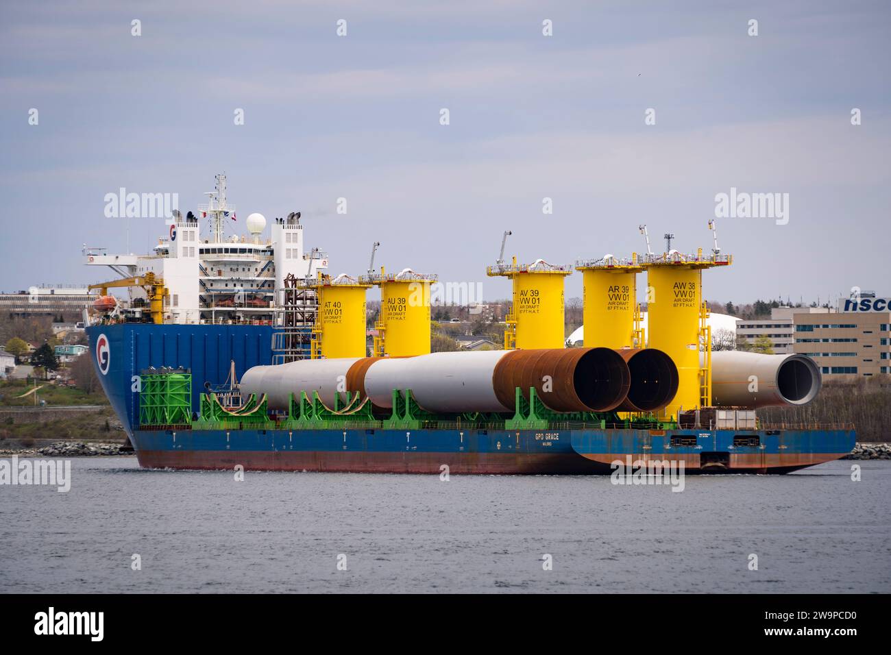 Heavy lift vessel GPO Grace delivering offshore windmill components to ...