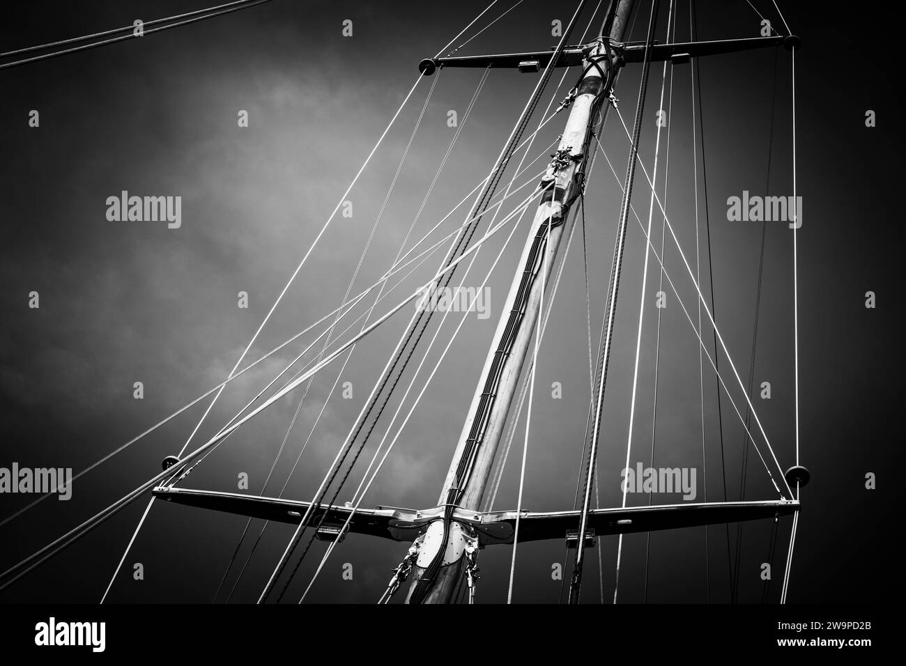 Rigging of a sailboat mast Stock Photo - Alamy