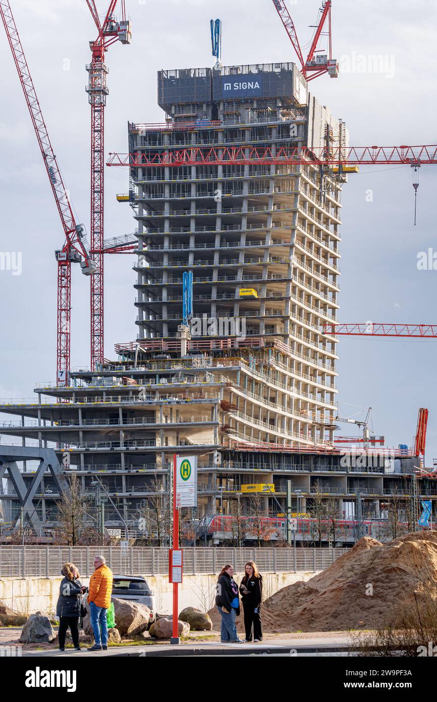 Hamburg, Germany. 29th Dec, 2023. View of the Elbtower construction ...